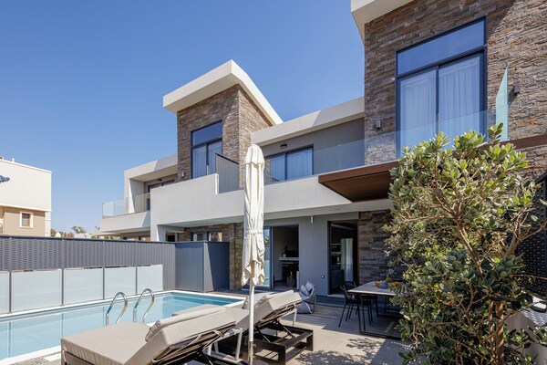 Villagioi Ii - 2 Br Villa, Pool & Bbq, Walk To Beach - Chania