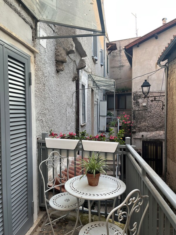 Sara's Maison Was Born In The Ancient Village Of Castel Madama Just A Stone's Throw From Tivoli. - Lazio