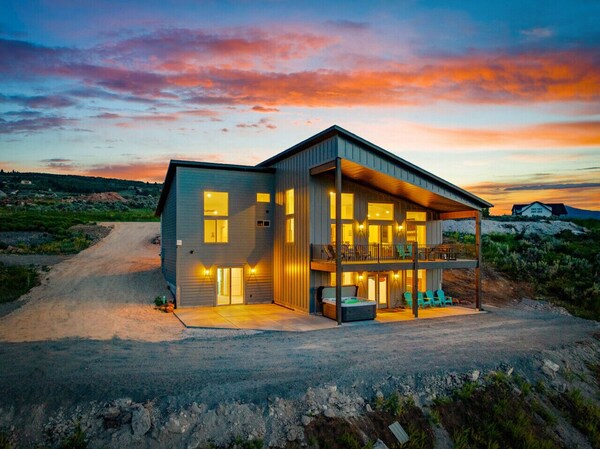 Chukar Retreat  Sleeps 24 & Spa - Garden, UT