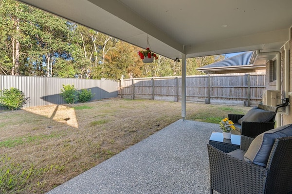 Modern 5br Family Home In Peaceful Park Ridge - Logan Village