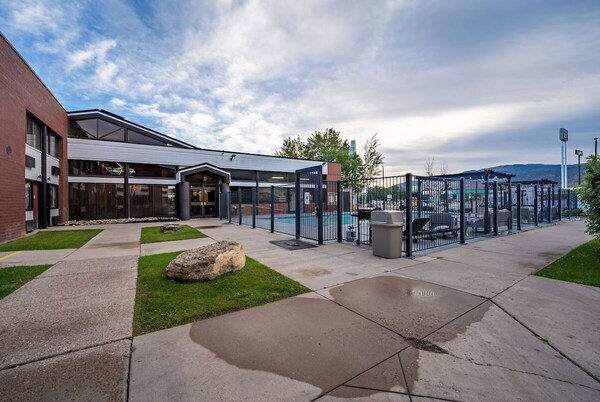 Pet-friendly Retreat W/ Pool Access & Breakfast! Near Dixie National Forest! - Cedar City, UT