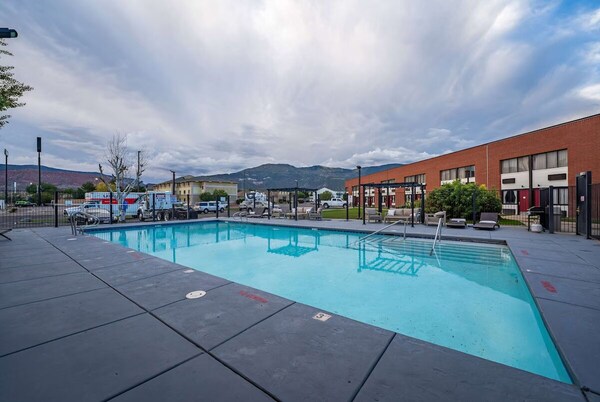 Rest & Recharge: 2 Comfortable Units Near Nature Hotspots! Pool Access! - Cedar City, UT
