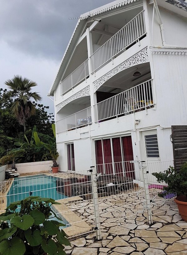 Homerez - Apartment Saint-paul, Sea And Mountain View. - Réunion