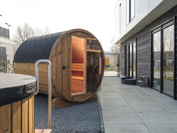 Enjoy Luxury In The Vacation Villa Moon: 8-person Villa With Whirlpool, Sauna And Terrace By The Water. Modern And Spacious, Ideal For A Relaxing Vacation! - Harderwijk