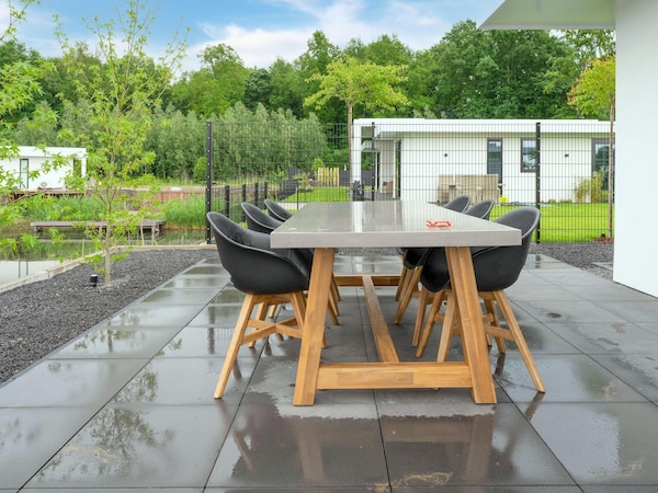 Luxuriöse 6-personen-villa Am Wasser Mit Privatem Bootsanleger, Großer Terrasse Mit Sonnenliegen Und Grill. Perfekt Für Einen Erholsamen Urlaub! - Lelystad
