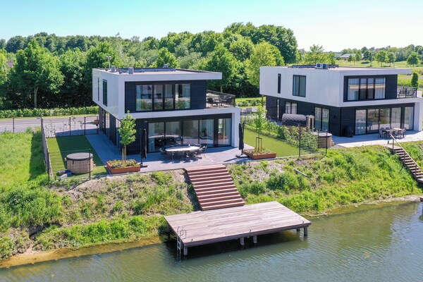 Luxuriöse 8-personen-villa Am Wasser Mit Whirlpool, Privatem Anlegesteg, Geräumiger Terrasse Und 4 Schlafzimmern. Liegt Im Villa Resort Harderwold, In Der Nähe Von Harderwijk Und Dem Veluwemeer! - Lelystad