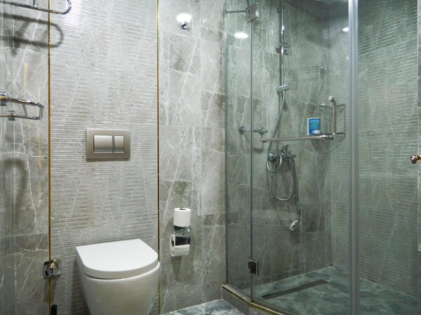 Modern & Central Flat | 1 Min To Metro | Daily Cleaning | Mb Residence - Maltepe