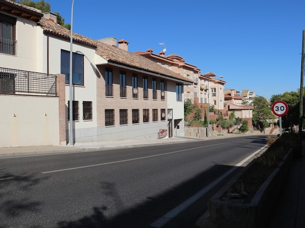 Roca Tarpeya 4 Con Parking Gratuito. - Toledo