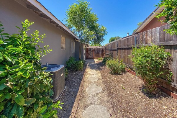 Pet & Family-friendly, 4br Grill & Chill - Sacramento, CA