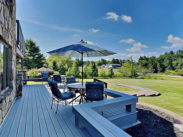 Family Favorite | Large Yard, Lake Access, Gas Grill - New Germany State Park, Grantsville