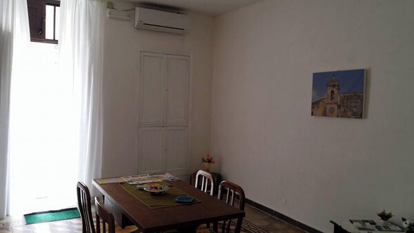 Homerez - Chic Apartment In Ragusa 70m² With View - Ragusa