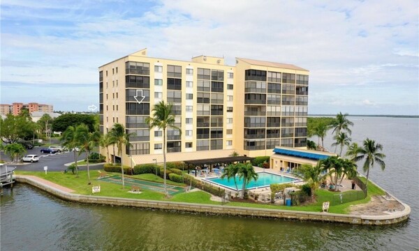 Vista Bay - Two Bedroom Apartment, Sleeps 4 - Fort Myers Beach, FL