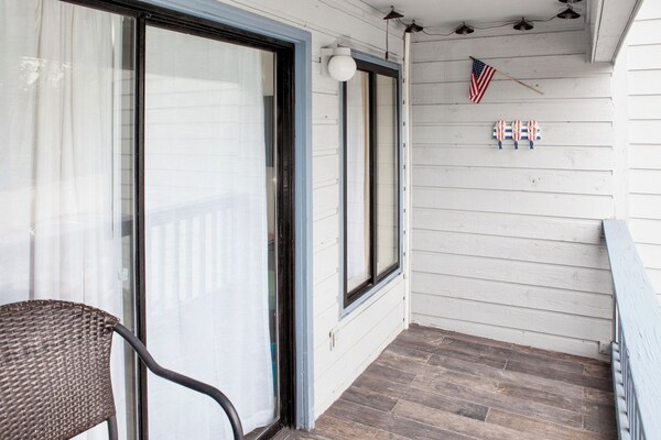 Tybee Island Beachfront Condo With Pools, Gated Free Parking - Wilmington Island, GA