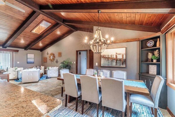 Waterfront Home W/ Dock  Sleeps 8 - Green Bay, WI