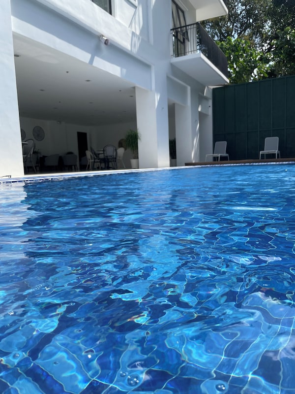 Cozy 1-bedroom Condo With Wifi And Ac In Delightful Batangas City - Batangas