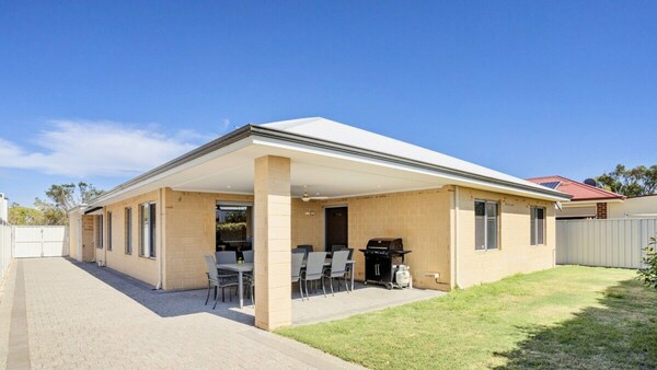 Relaxing 4-bedroom Holiday Home Near Mandurah Foreshore - Estuary Break, Erskine - Mandurah