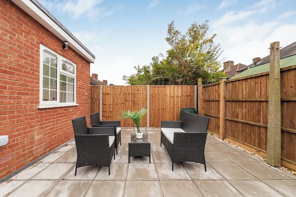 Spacious House With Garden - Epsom