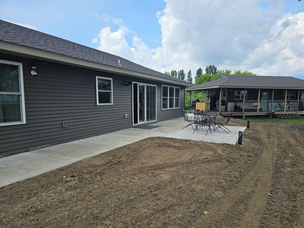 Spacious 5-bedroom Osakis Lakefront House/guest House With Dock, Wifi, Ac - Minnesota