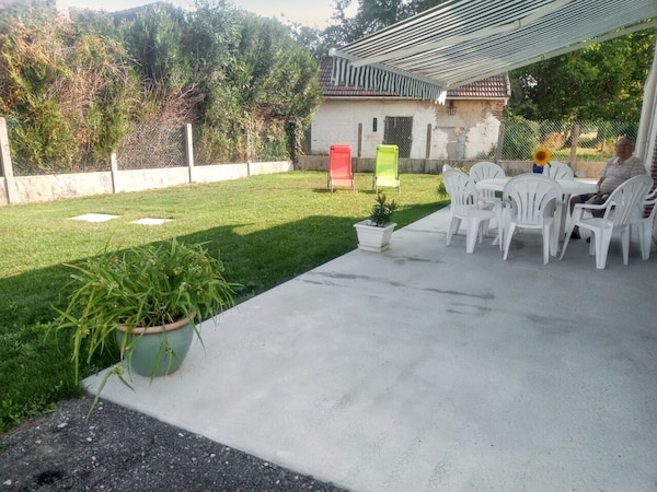 Homerez - Maison Charmante à Bléneau Avec Jardin Et éQuipements Modernes - Saint-Fargeau