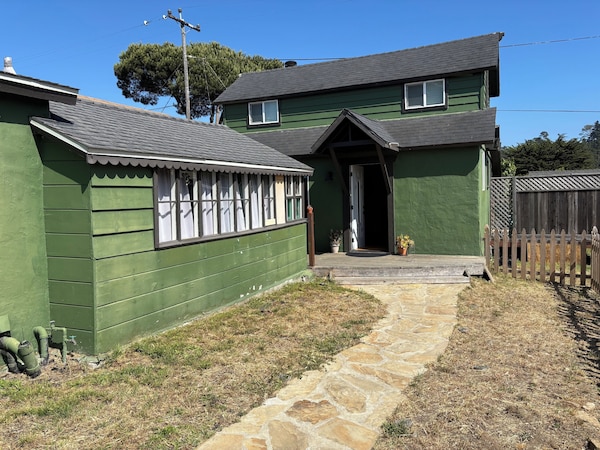 Cambria Cute Cottage With Private Deck - Cambria, CA
