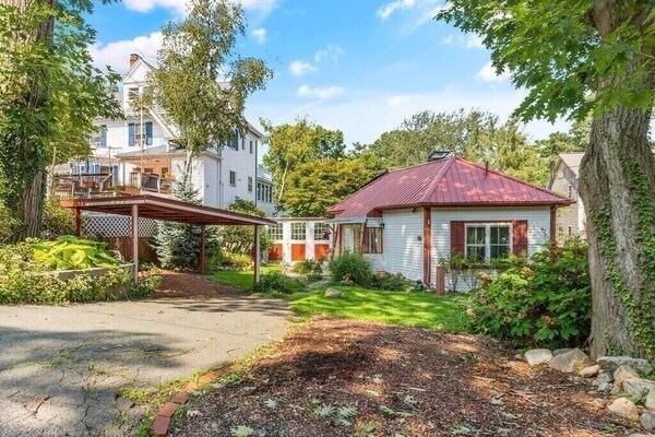 Charming Bungalow With Pool! Walk To Front Beach And Shops! Aug-oct Availability - Massachusetts