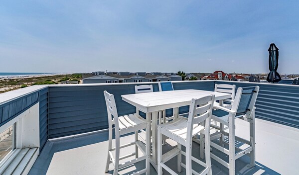 Beachfront 3-br/3.5ba,3-level Propertyocean Views,rooftop Deck On The Boardwalk - Ocean City, NJ