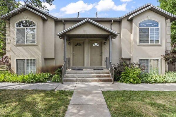 Cozy Duplex Gem| Mins To Downtown + Ski Resorts - Ogden, UT
