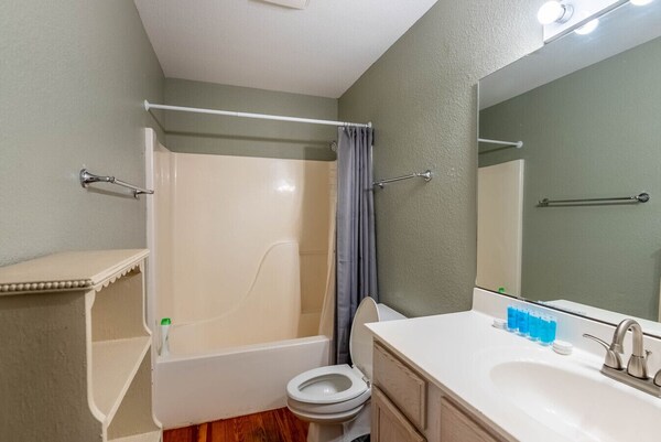 Charming Front St Retreat  Walk To River, Shops & Cafés! - Wilmington, NC