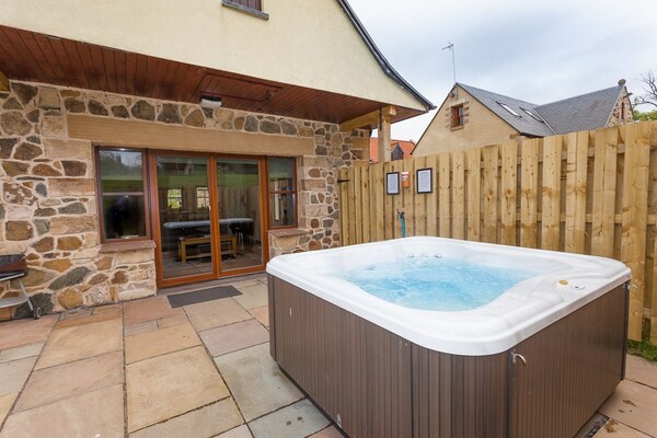 Laurel Cottage - Sleeps 8 Guests  In 3 Bedrooms - Linlithgow Palace
