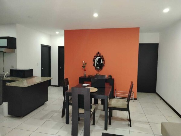 Well Situated 3-bedroom Condo With Wifi, Ac In Marvelous San Salvador - San Salvador