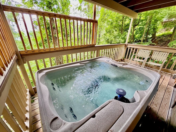 Amazing Mtn View | Hot Tub | Pool Table | Sleeps12 - Gatlinburg, TN