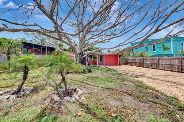 Pink Flamingo | Old Florida Charm On Siesta Key, Private Pool, Dog-friendly - Siesta Key, FL
