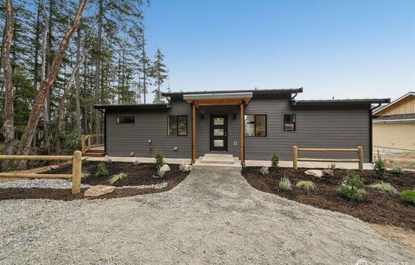 Lakefront W/ Dock  4-bedtoom Modern  House On Delightful Anderson Island - Kopachuck State Park, Gig Harbor
