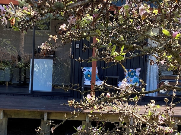 Birdhouse Retreat On Boord, Kumeu - Riverhead
