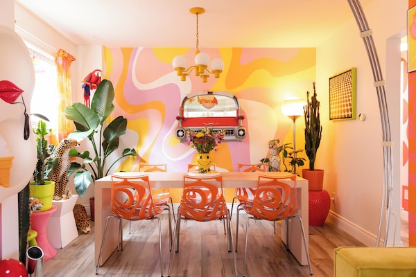 Colorful & Funky Getaway A Vintage Dream Come True - Hamilton