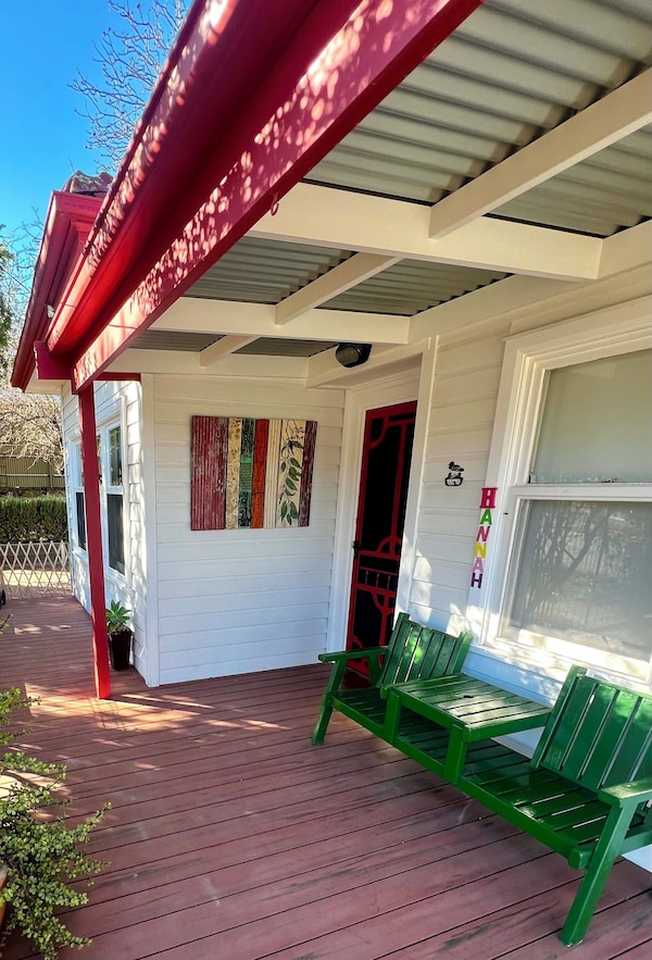 Hill Cottage, Comfortable Pet Friendly Home Away From Home - Clare