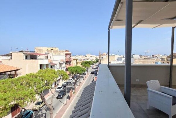 Light Charme, Sun Light Apartment A Stone's Throw From Piazza Duomo - Terrasini