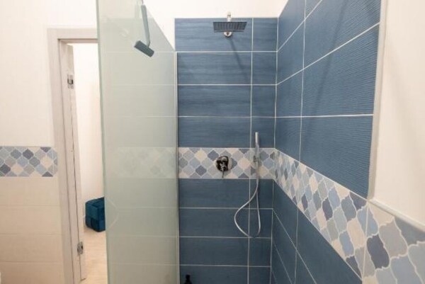 Light Charme, Sea Light Apartment Steps Away From Piazza Duomo - Terrasini