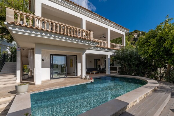 Rent Your Luxury 4 Bedroom Villa, Mallorca Villa 1051 - Palma