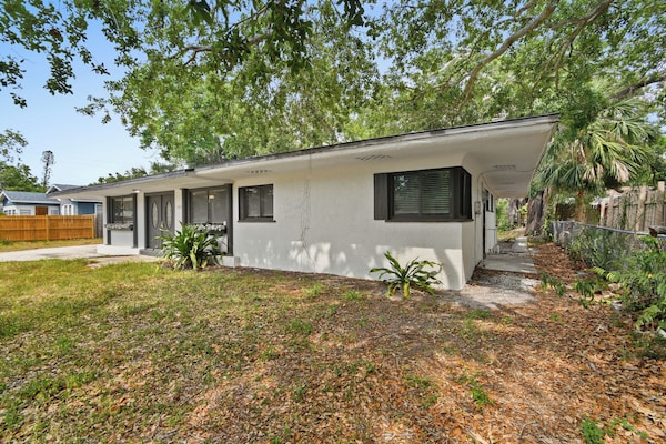 Charming 3-bedroom House With Wifi And Ac In Awesome Sarasota - Sarasota, FL
