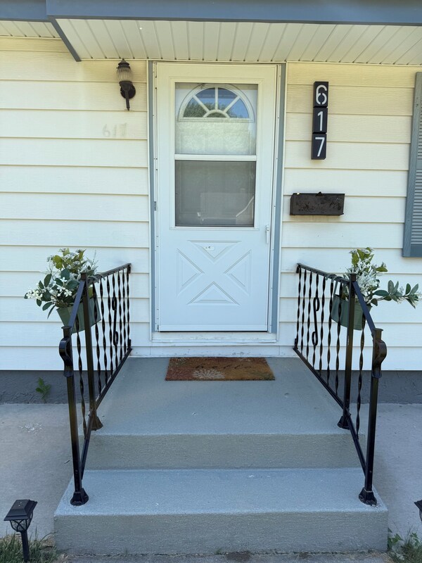 Charming 2-bedroom One Level House, Close To Sherman Park, Zoo And Downtown! - Sioux Falls, SD