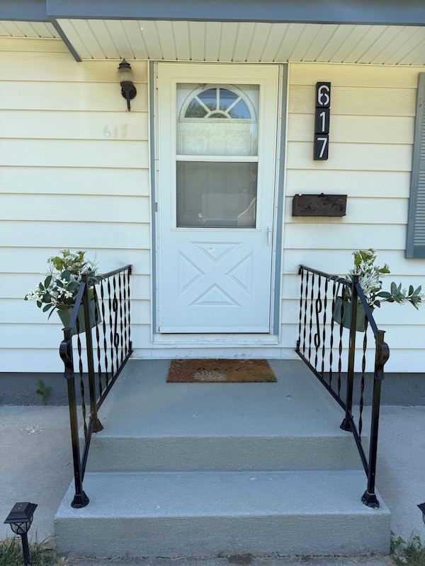 Charming 2-bedroom One Level House, Close To Sf Zoo And Eco Friendly Cleaning! - Sioux Falls, SD