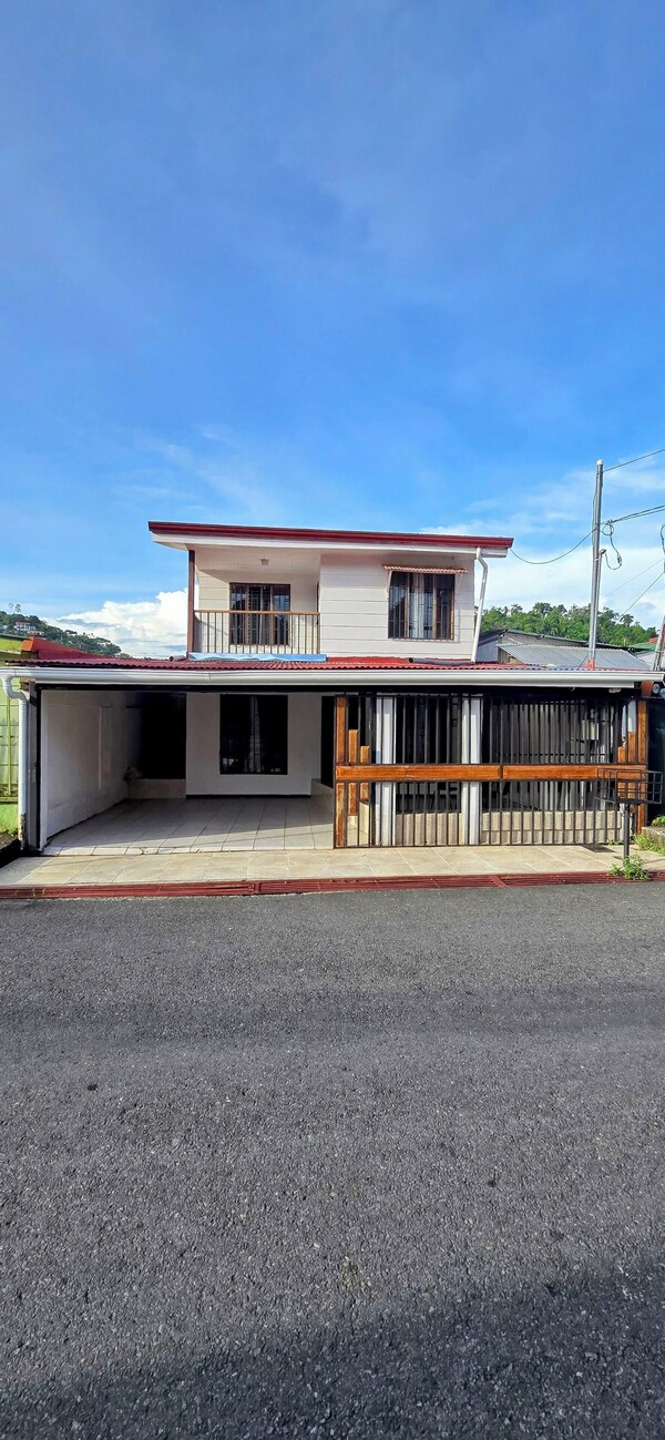 Cozy 3 Bedroom House In Quepos Center And Near Manuel Antonio National Park - Playa Blanca