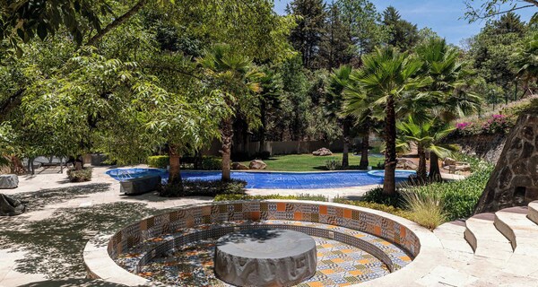 Vista Del Bosque: Luxury Townhouse Near Downtown Valle De Bravo - Valle de Bravo