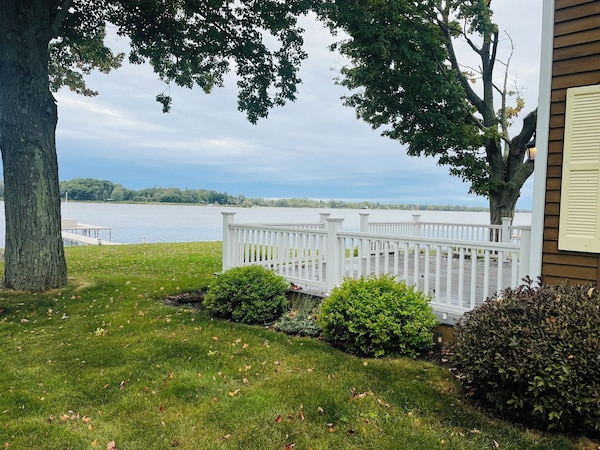 Sandy Pond Waterfront Getaway - Southwick Beach State Park, Henderson