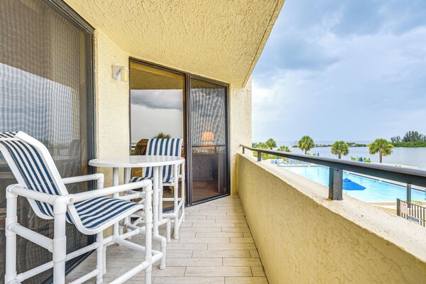 Gulf-view Condo W/ Beach Access In Hudson - Hudson, FL