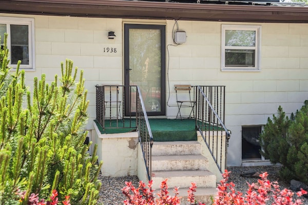 Gracie's Hideaway! Downtown Escape W/ Fire Pit - Manitou Springs, CO