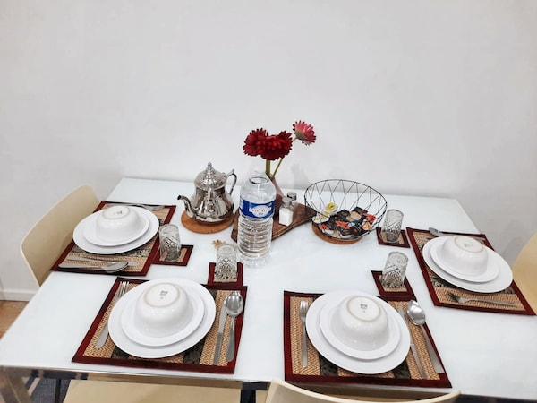 Homerez - Apt. Molenbeek-st-jean + Parking - Koekelberg