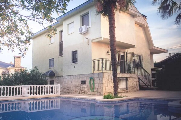 Homerez - Villa Moderne Avec Piscine à La Adrada - Navaluenga