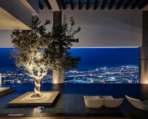 Chic 2-bedroom Apt. With Roof Top 360 Infinity Pool - Dubái